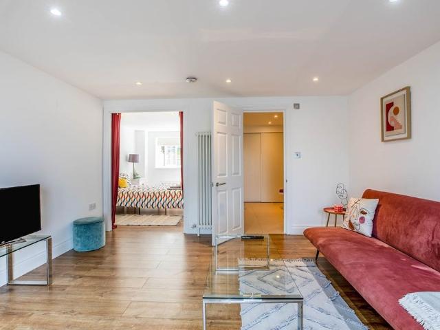 3 Bed Terraced House, Sovereign Crescent, SE16