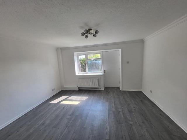 3 Bed Terraced House, St Clements Drive, M5