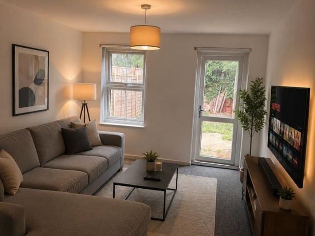 3 Bed Terraced House, Stanley Road, TW3