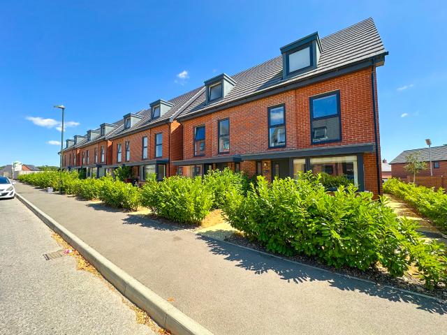 3 bed terraced in chichester