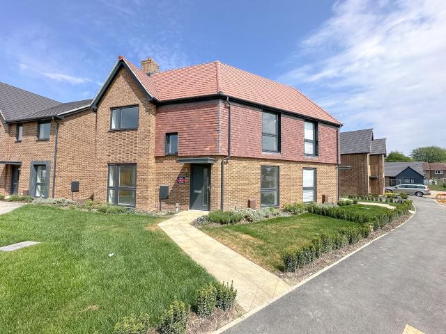 3 bed terraced in north mundham