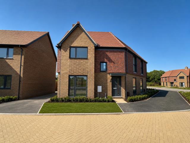 3 bed terraced in north mundham