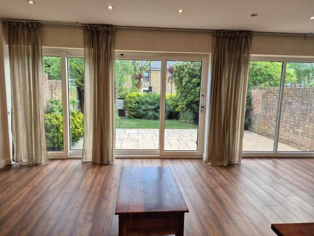 3 bed town house to rent