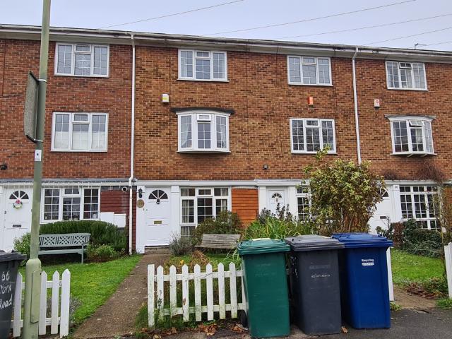 3 bed town house to rent York Road, New Barnet EN5