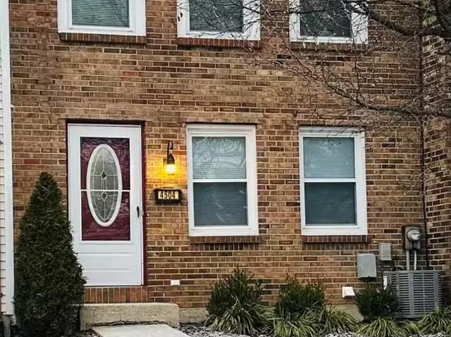 3 bed townhouse 4504 New Market Ct
