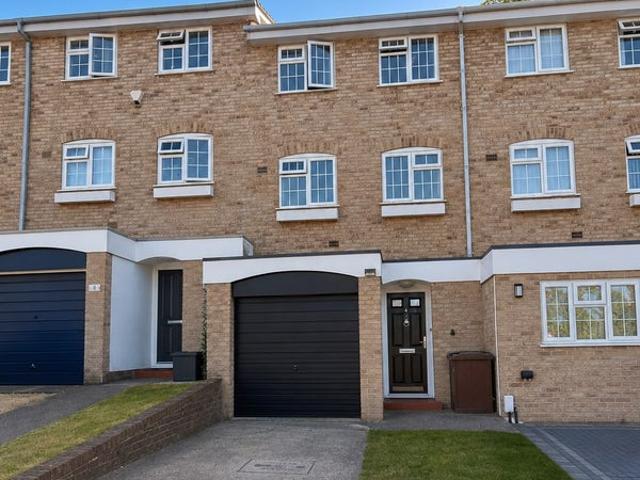 3 Bed Townhouse — Bromley | Available Now