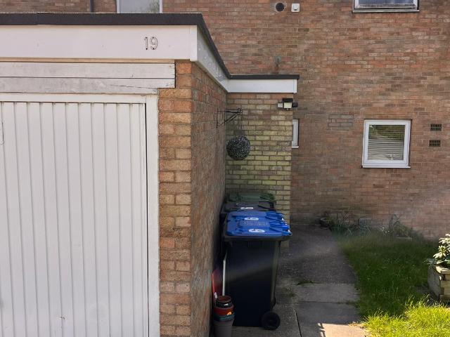 3 bed unfurnished house with garage to rent in Brownsover, Rugby