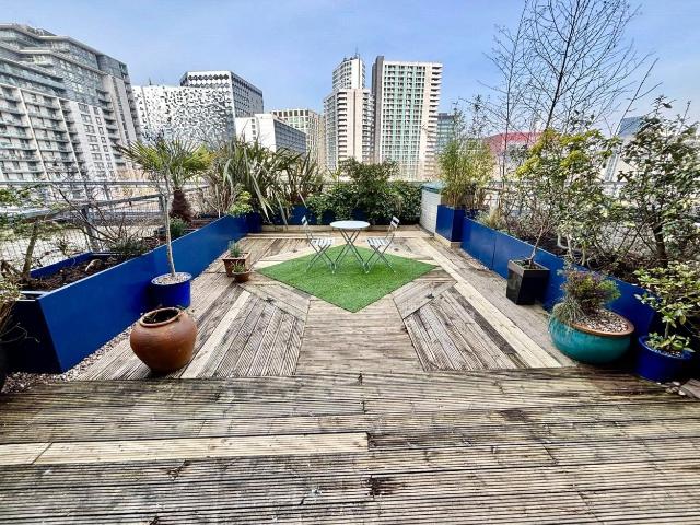 3 bed Upper Floor Flat for Rent