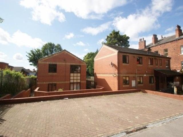 3 Bed Victoria Court Mews, Hyde Park, Leeds