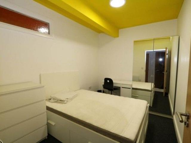 3 Bed Apartment 10 Kings Court 3 Bedroom, 2 Bathroom Fully Furnis.