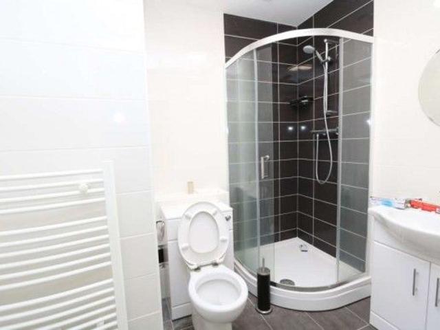 3 Bed Apartment 10 Kings Court 3 Bedroom, 2 Bathroom Fully Furnis.