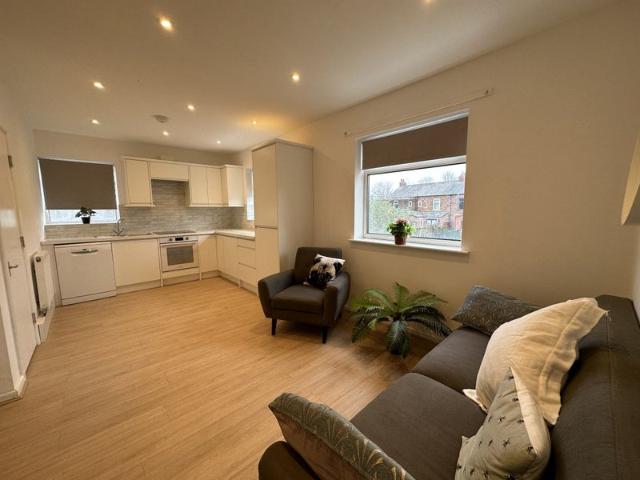 3 Bed apartment available in fantastic location