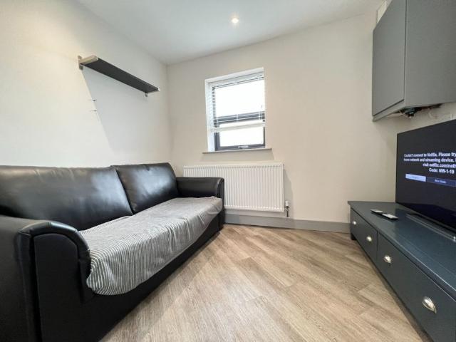 3 bed Apartment for Rent