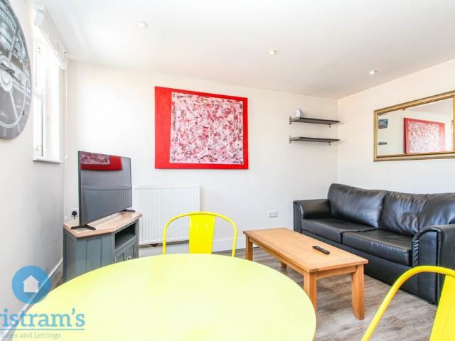 3 bed Apartment for Rent