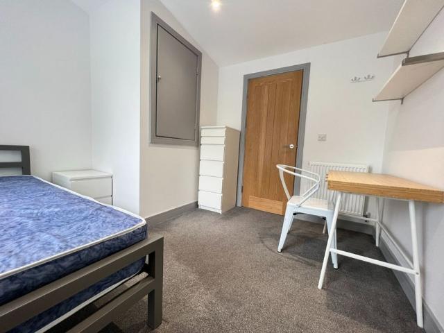 3 bed Apartment for Rent