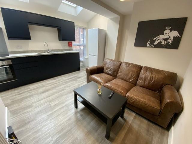 3 bed Apartment for Rent