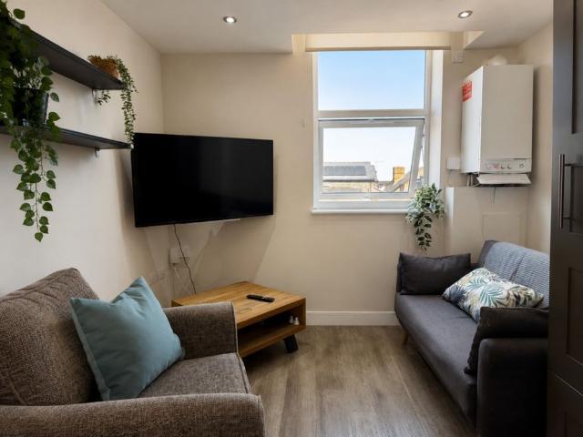 3 bed Apartment for Rent