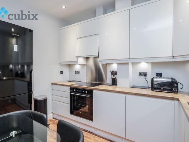 3 bed apartment in Zone 1 with concierge