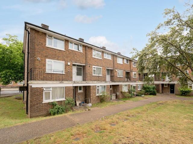 3 bed Apartment To Let, Guide Price £1,800 pcm