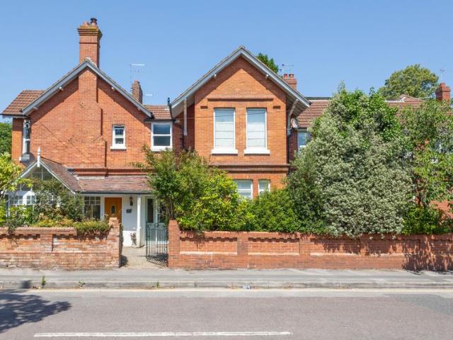3 bed apartment to rent in Tower Road, Branksome Park, BH13