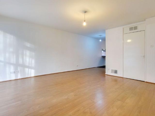 3 bed apartment to rent in Ashleigh Road, Leicester, LE3