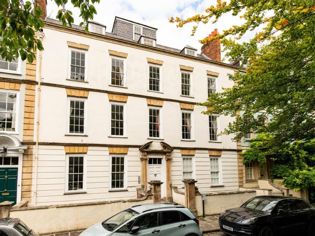 3 bed apartment to rent in Dowry Square, Bristol, BS8 ref: 18196589