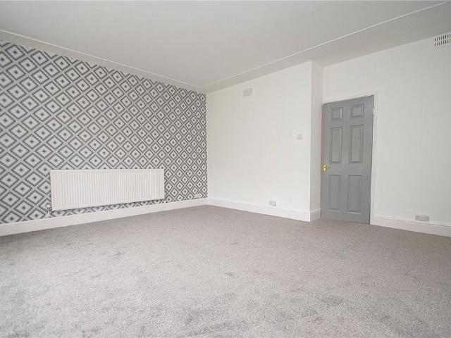 3 bed apartment to rent in Filey Road, Scarborough, YO11