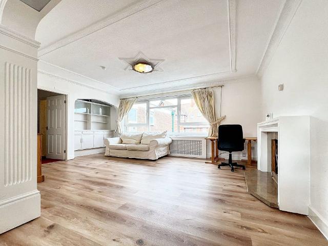 3 bed apartment to rent in London Road, Leicester, LE2