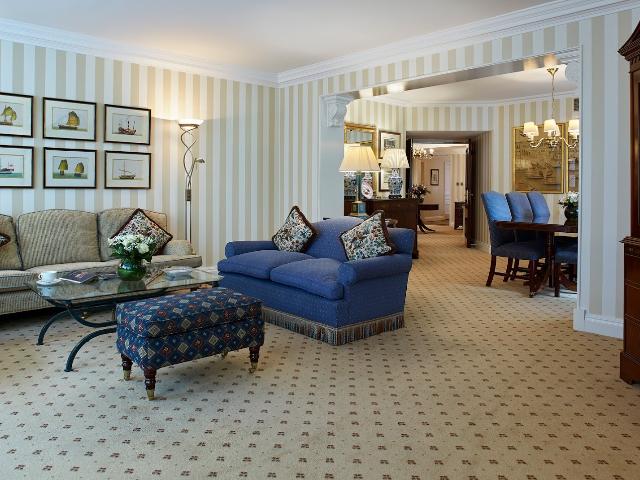 3 bed apartment to rent Palace Gate, South Kensington W8