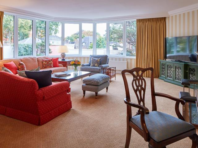 3 bed apartment to rent Palace Gate, South Kensington W8