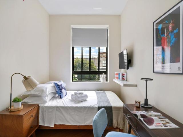 3 bed apt w/ easy commuting!