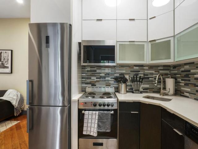 3 bed apt w/ easy commuting!