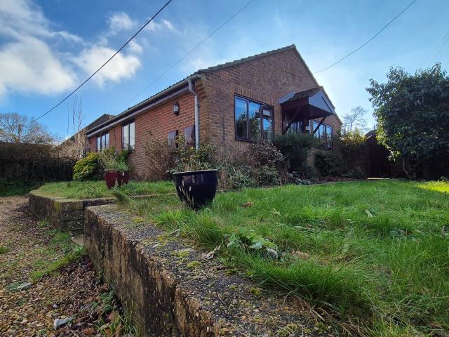 3 bed Bungalow to rent in Southampton Hampshire, SO30, from Pearsons estate Agents Southampton. 33952