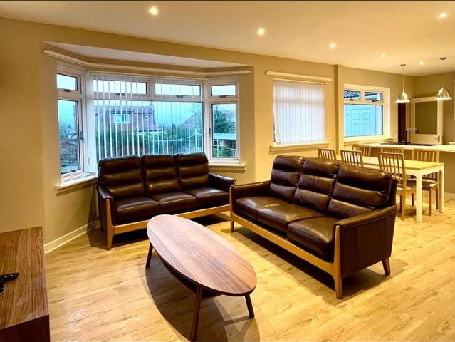 3 Bed Bungalow, Craigmount View, EH12