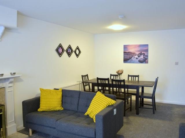3 Bed Bungalow, Lindrick Drive, LE5
