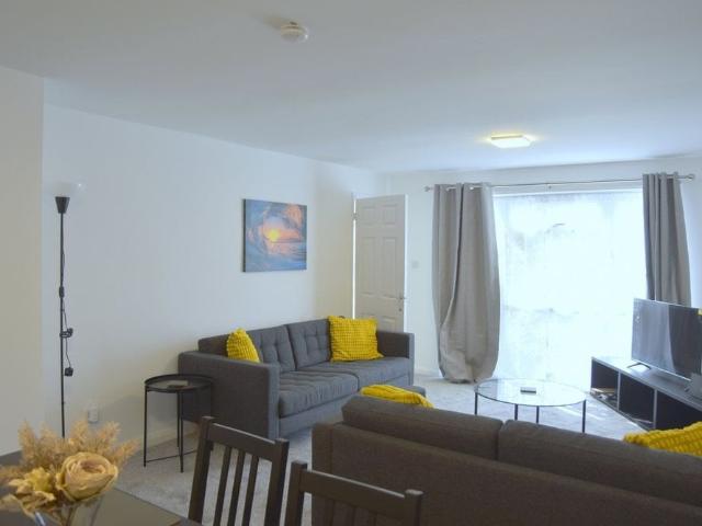3 Bed Bungalow, Lindrick Drive, LE5