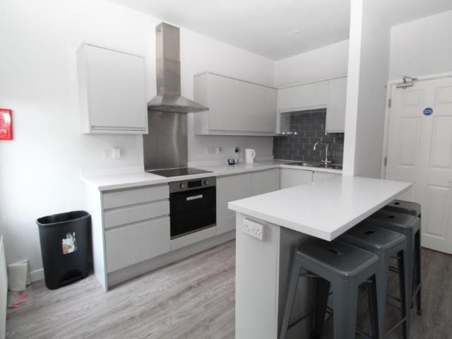 3 BED Castle Boulevard, Nottingham NG7 3 bed flat to rent £1,775 pcm £410 pw