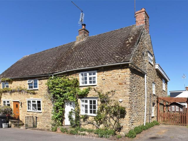 3 bed cottage to rent in Richmond St, Kings Sutton, OX17