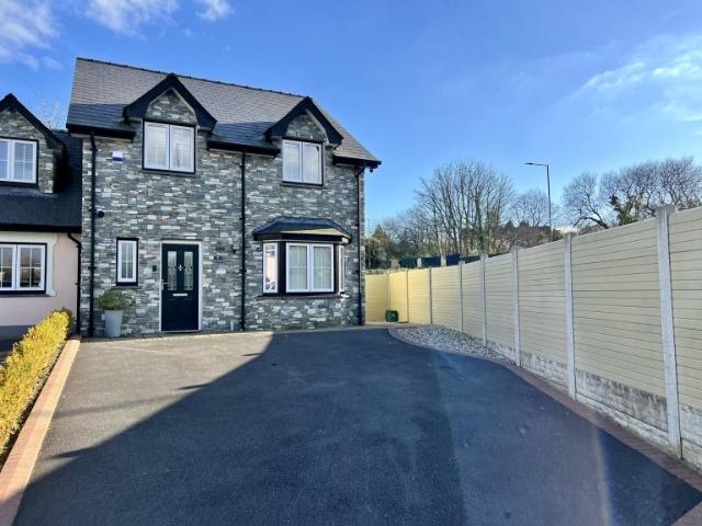 3 bed Detached To Let