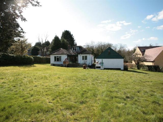 3 bed Detached bungalow to rent in Kennington Oxfordshire, OX1, from Thomas Merrifield Abingdon. 34076