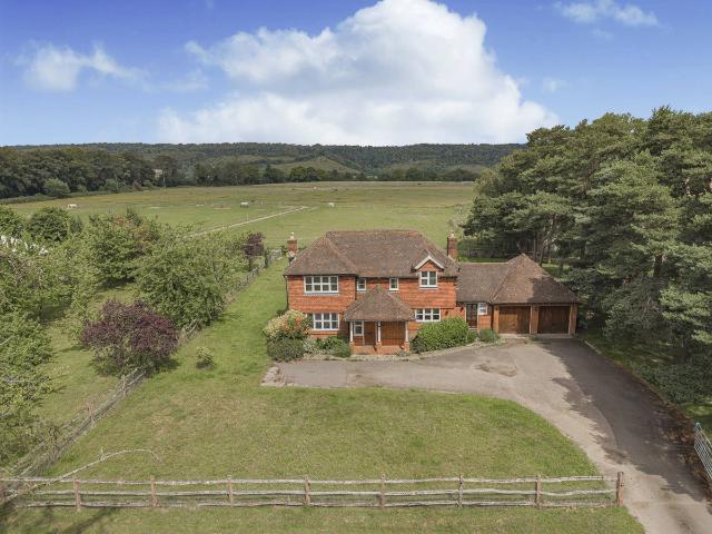 3 bed Detached House To Let