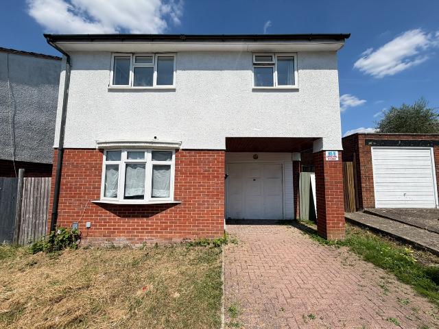 3 bed Detached House To Let