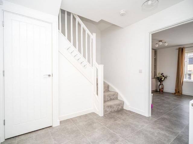 3 bed Detached House To Let