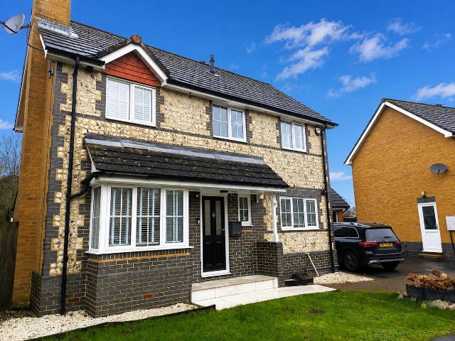 3 bed Detached House To Let