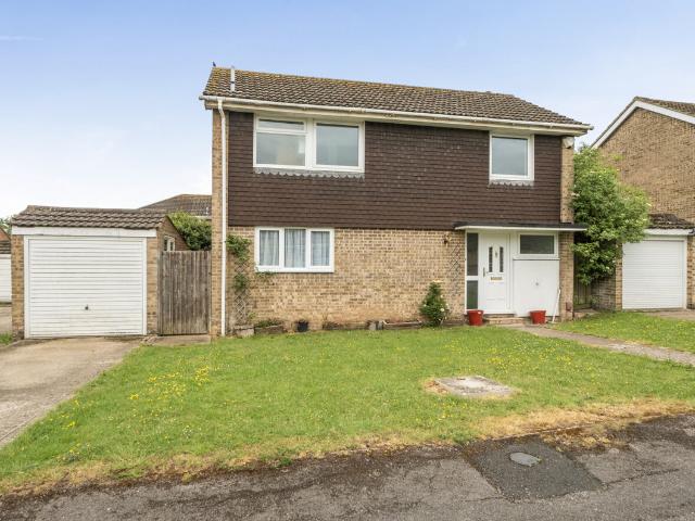 3 bed Detached House To Let