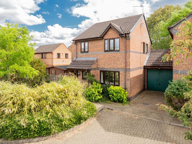 3 bed Detached House To Let