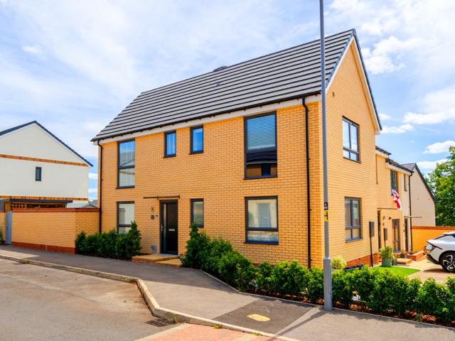 3 bed Detached House To Let