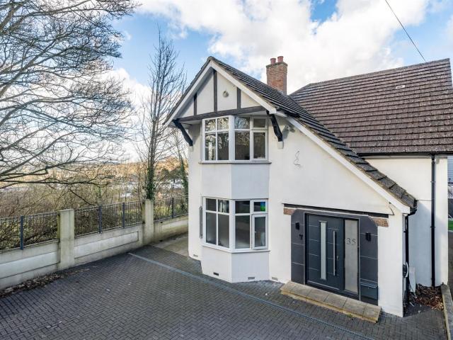 3 bed detached house to rent in Adeyfield Road, Hemel Hempstead, HP2 | Squire Estates Estate Agents Hemel Hempstead