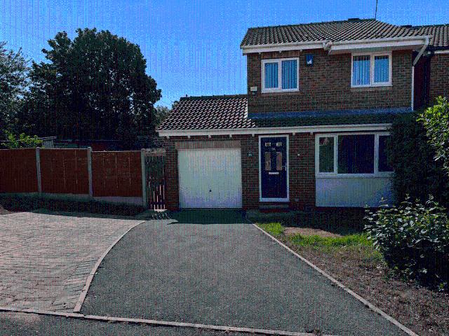 3 bed detached house to rent Thistlewood Road, Outwood WF1