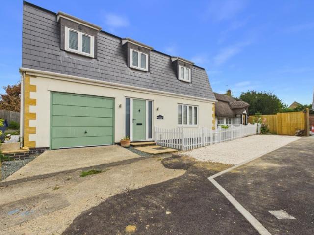 3 BED Detached house To rent